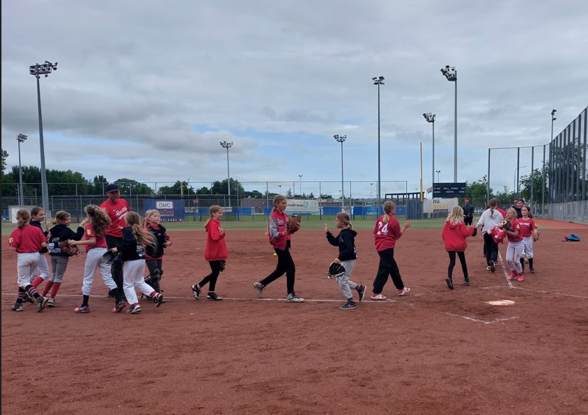 De Softbal Pupillen pakken de 1e win | Alcmaria Victrix